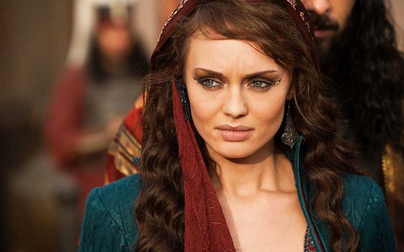 Laura Haddock | Λόρα Χάντοκ • Filmy.gr
